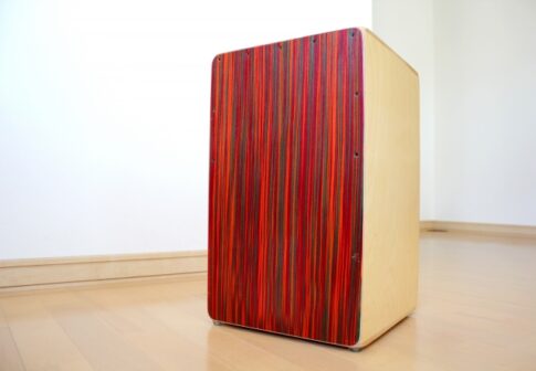 カホンの中身を徹底解剖!独特の音色は響き線によるもの!自作も可能♪ – 幸せのふもと